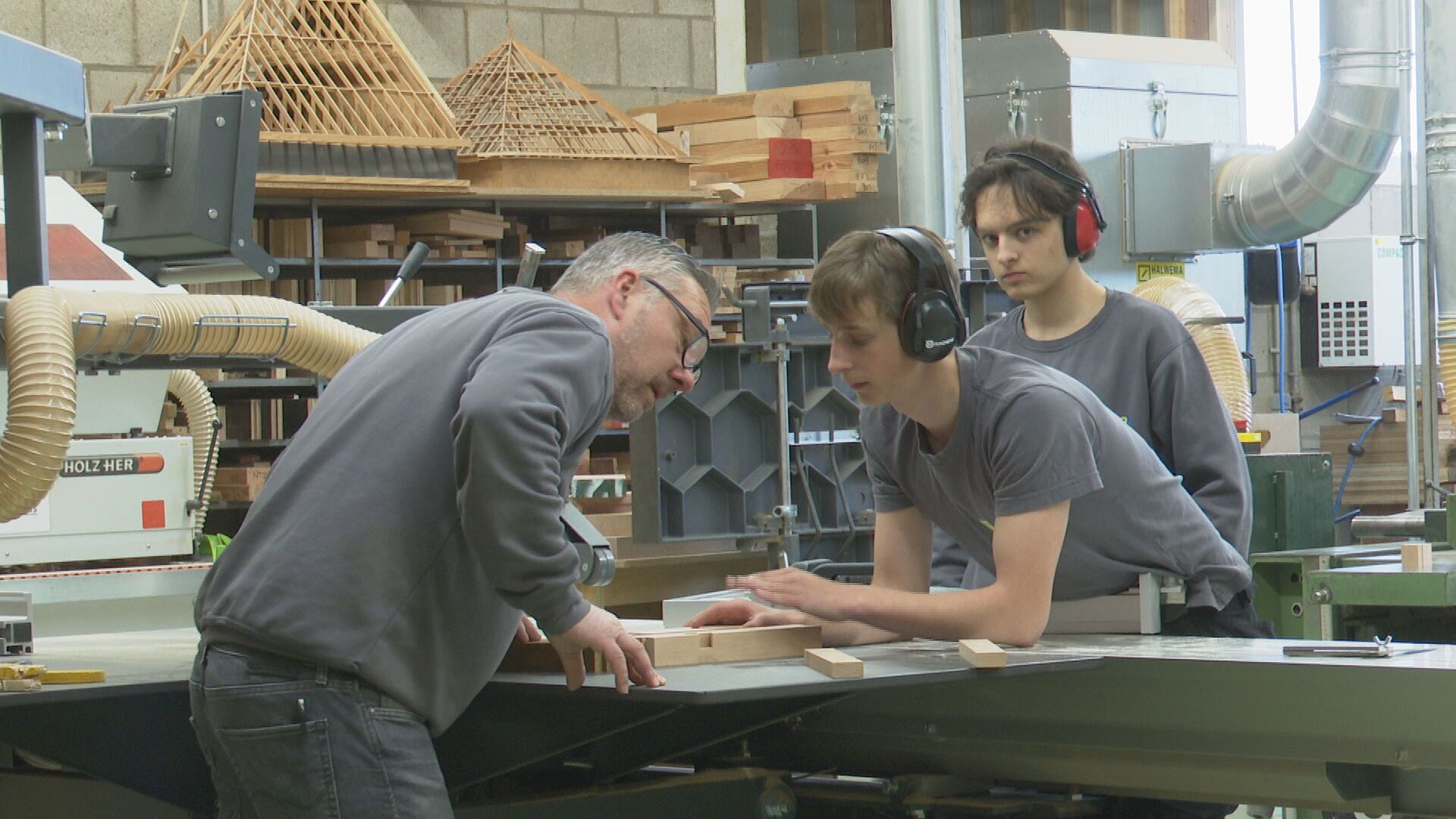 Leerlingen TechnOV nemen deel aan Vlaamse Houtproef: "Sector ondersteunen" | Ring